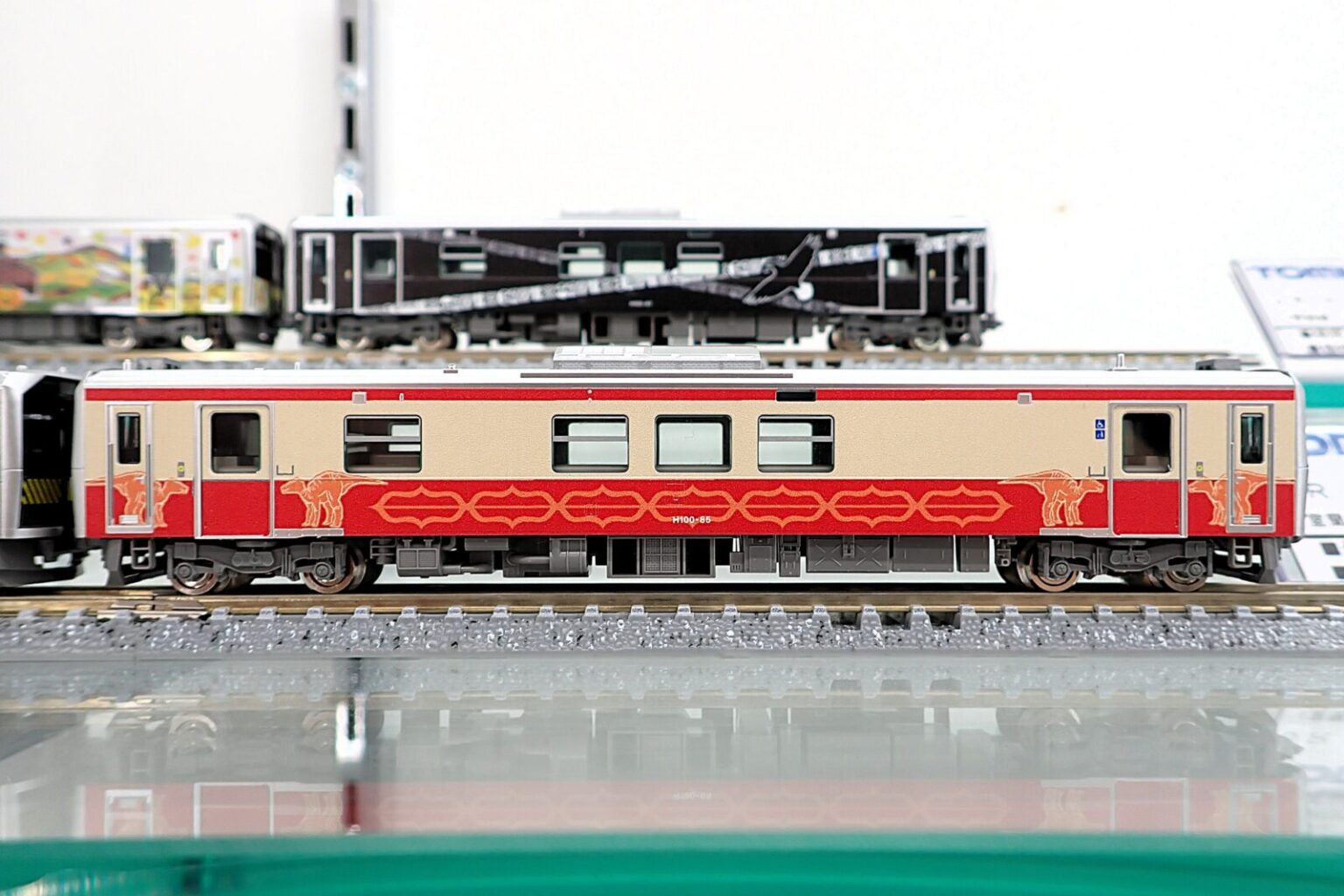 H100形ディーゼルカー（室蘭線・日高線ラッピング車）セット 品番：98138 鉄道模型 TOMIX(トミックス) | NGaugeJP - 横濱模型